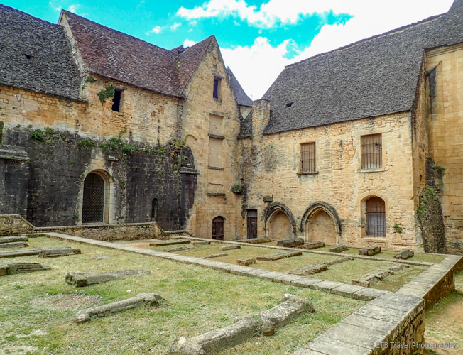 A Guide to Visiting Sarlat - ETB Travel Photography