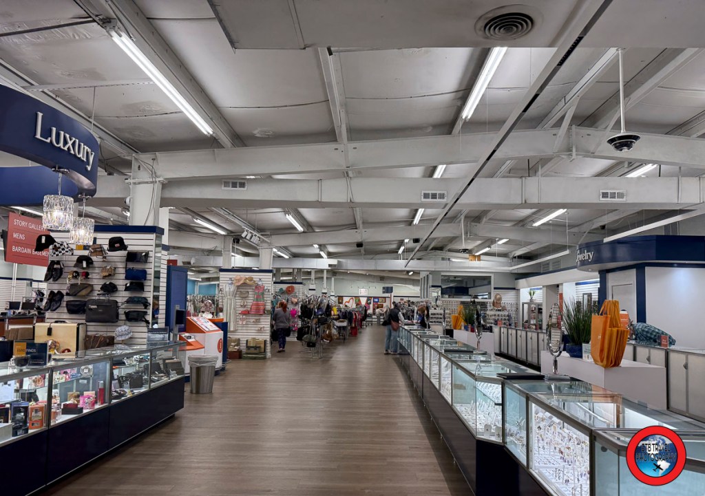 The Unclaimed Baggage Store - ETB Travel Photography